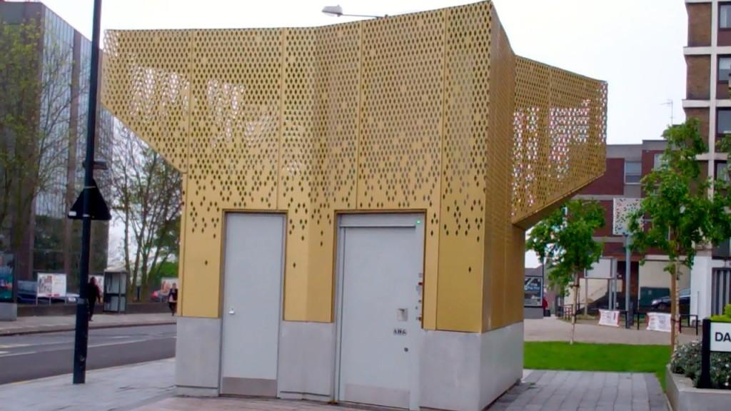 London Loo in World's Top Toilets - puzzled people | YNUKtv