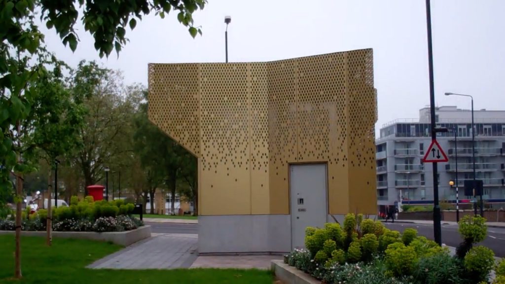 London Loo in World's Top Toilets - puzzled people | YNUKtv