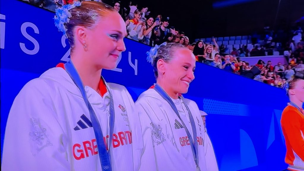 Britain wins historic swimming medal | YNUKtv