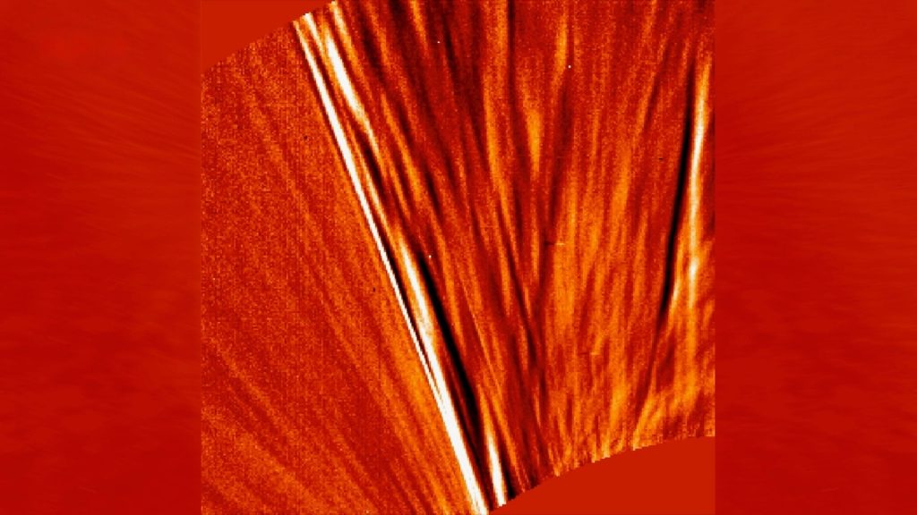 Watch wind whirl from the Sun - an interesting experience | YNUKtv