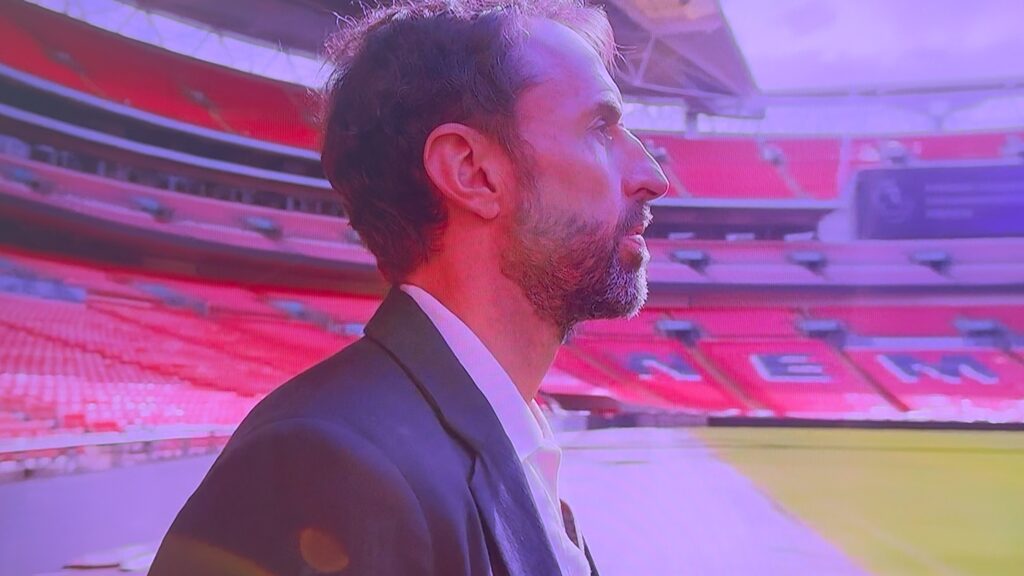 Gareth Southgate connects with youth | YNUKtv